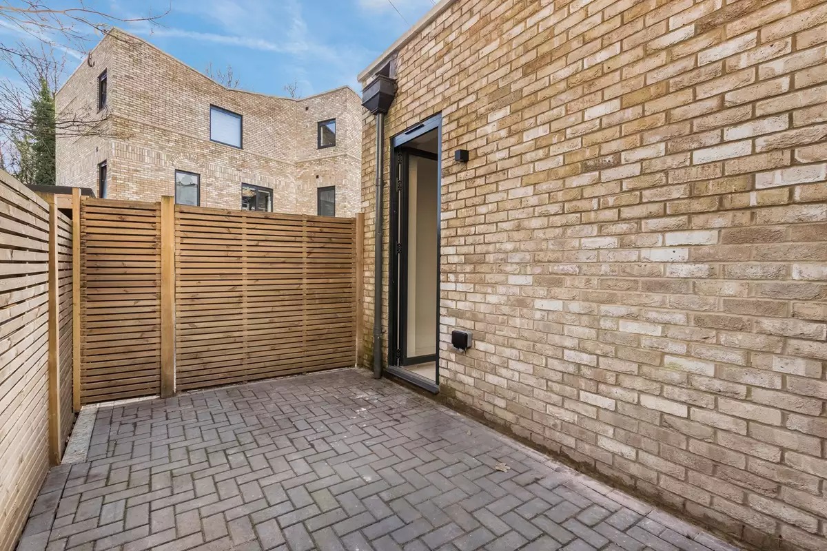 Gallery for Alma Place, London
